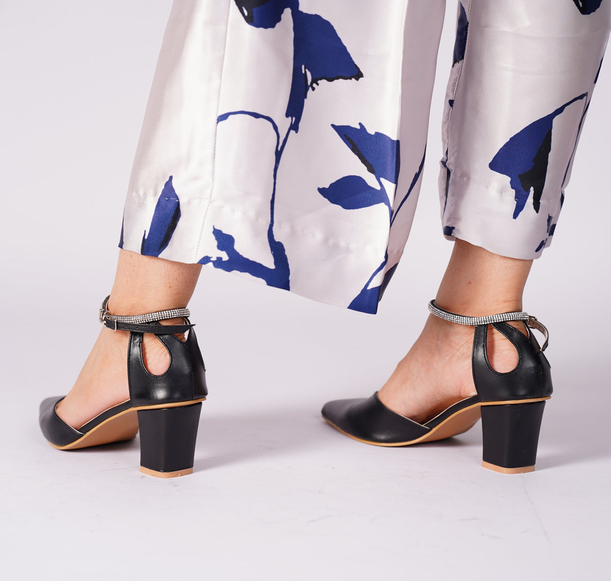 EMERALD BLACK – slippys.pk